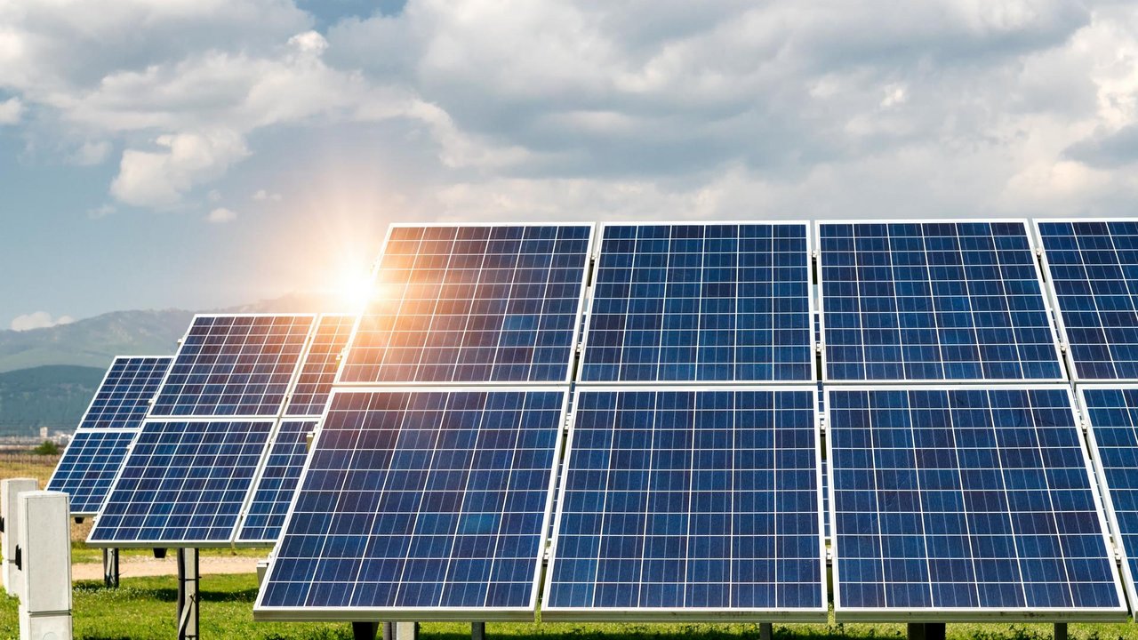 Panele słoneczne w służbie środowisku: EXPO 2029 ŁÓDŹ